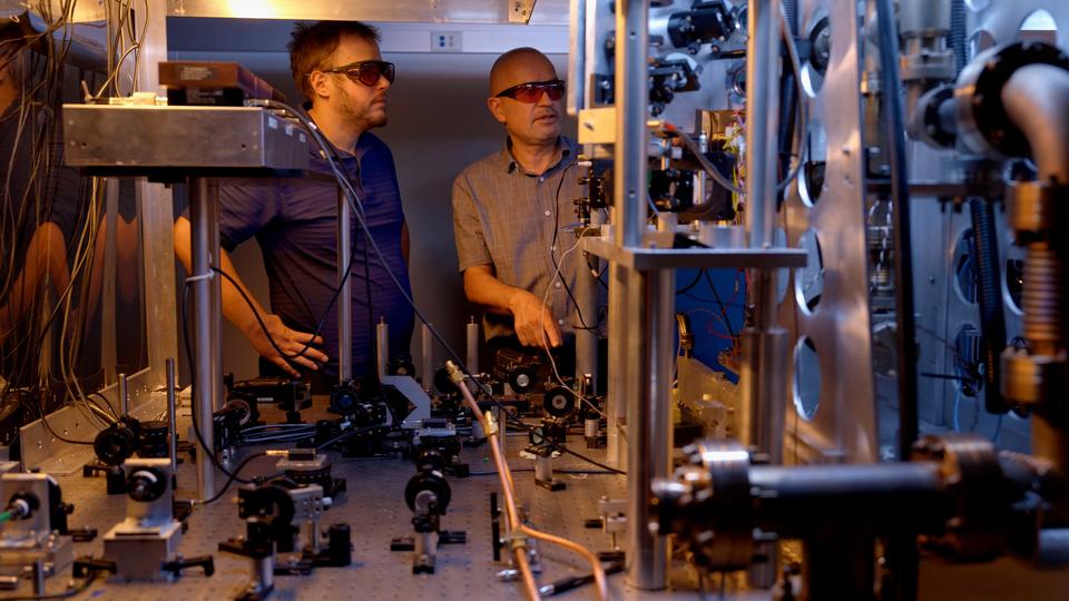 铯原子喷泉钟：让世界在同一个时刻震动 – Around Physics 物理边界